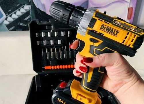 Дрель шуруповерт Dewalt с набором бит 14V