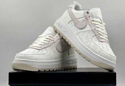 Кроссовки Nike Air Force 1 Lux