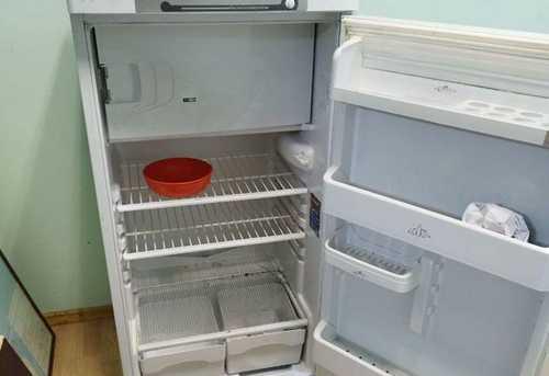 Холодильник indesit в хорошем состоянии