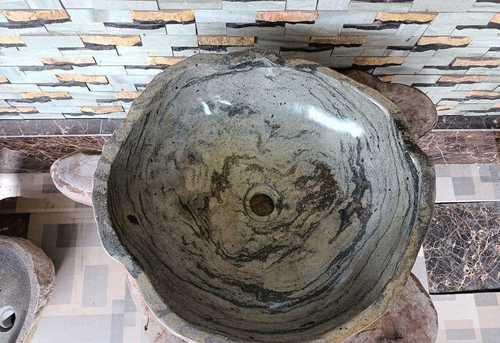 Раковина из натурального речного камня