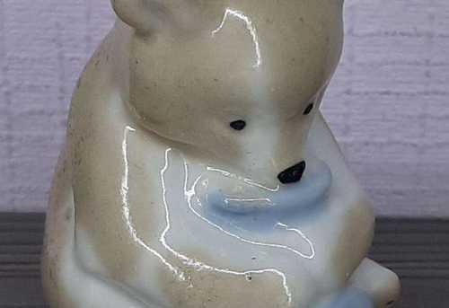 Фарфоровая статуэтка Медведь с кувшином лзфи