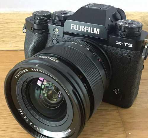 Fujifilm X-T5   16mm f1.4 (пробег 5 тыс)