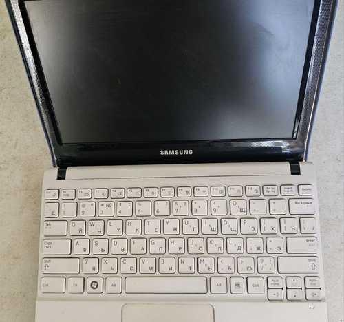 Нетбук Samsung NP-NC110-P