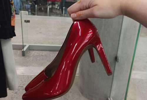 Туфли женские 37размер красные