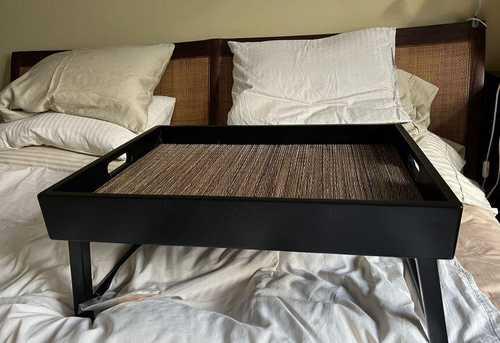 Новый стильный столик из массива для кровати