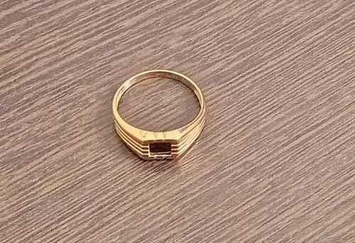 Золотое кольцо мужское с чёрным фианитом