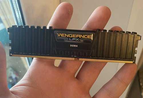 Оперативная память Corsair Vengeance LPX 8 gb