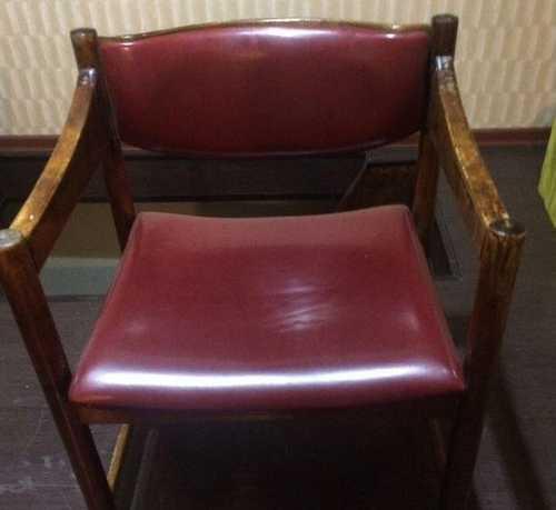 Кресло деревянное антикварное кожанное СССР