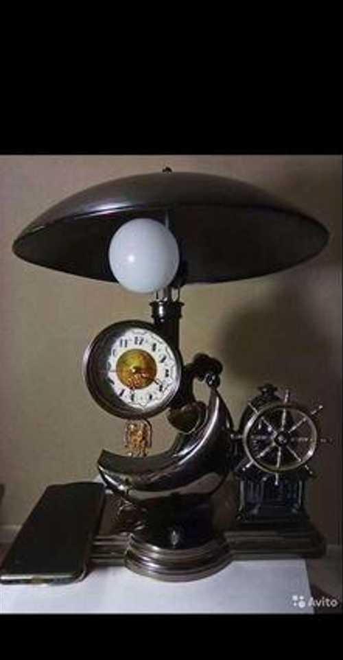 Дизайнерская настольная лампа с часами