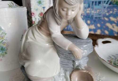 Nao Lladro статуэтка SAD milkmaid Испания