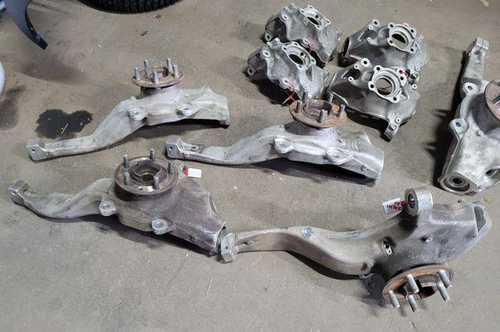 Кулак поворотный передний Range/Land Rover 13-21