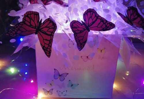 Коробочка со светящимися бабочками