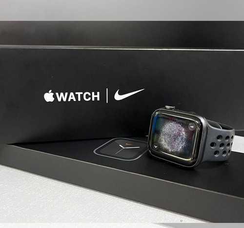 Apple Watch Nike SE 44mm Gray