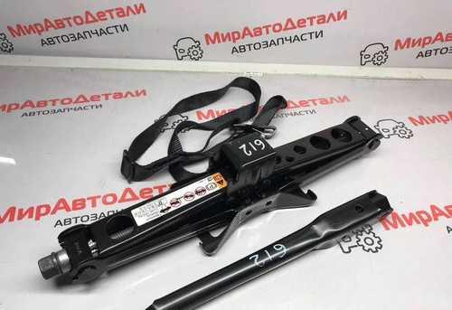 Домкрат Chevrolet Blazer 3 2020 13591684