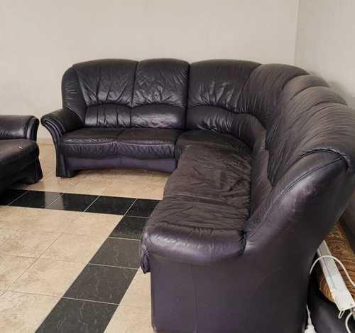 Немецкий кожаный угловой диван и кресло