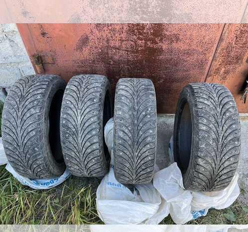 Goodyear UltraGrip Extreme 215/55 R17 94T