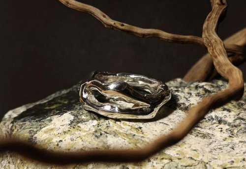 Серебряное кольцо с эффектом жидкого металла