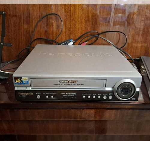 VHS видеомагнитофон Panasonic NV-FJ80