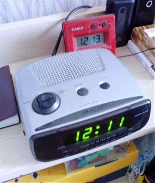 Электронные часы/радио/будильник