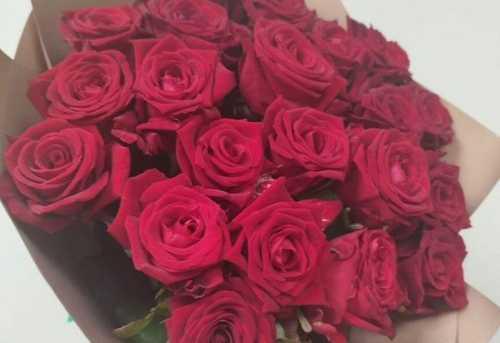 Букет 25 роз. Красные розы букет