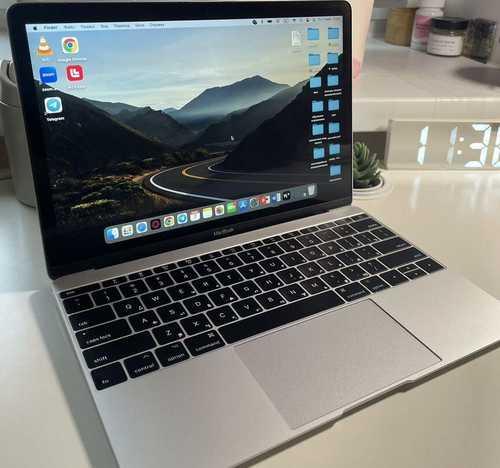 MacBook 12 (2017), 256 ГБ, Core m3, 1.2 ГГц, RAM 8 ГБ, Intel HD Graphics 615