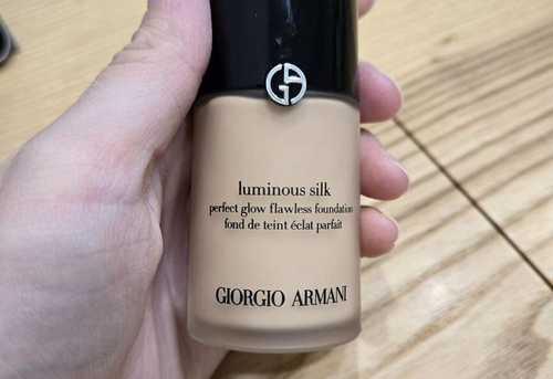 Тональный крем Giorgio Armani Luminous silk