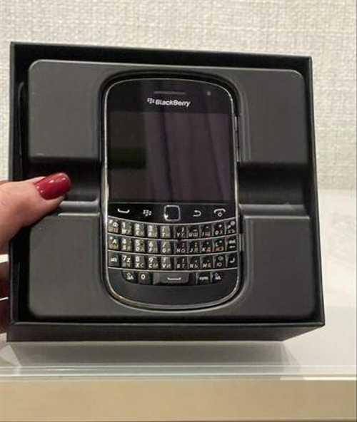 Телефон BlackBerry 9900 комплект