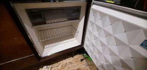 Холодильник бар СССР Ладога 40
