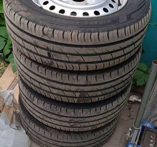 Viatti Strada Asimmetrico 205/65 R16 95V