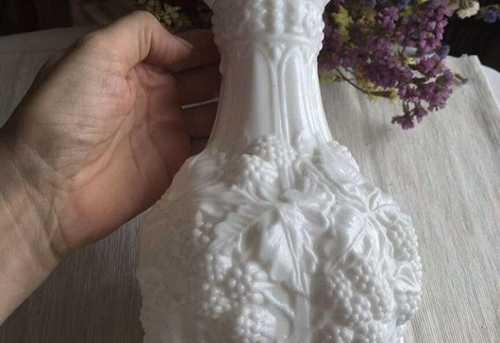 Старинная ваза молочное стекло США