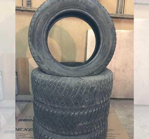 Goodyear UltraGrip Ice 215/65 R17 99T