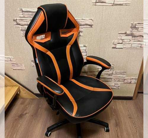 Игровое компьютерное кресло