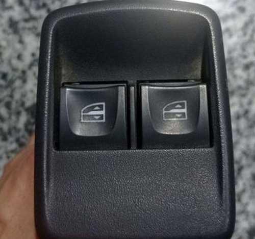 Блок кнопок стеклоподъемников Renault Logan 2
