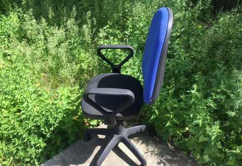 Компьютерное кресло стул на колёсиках