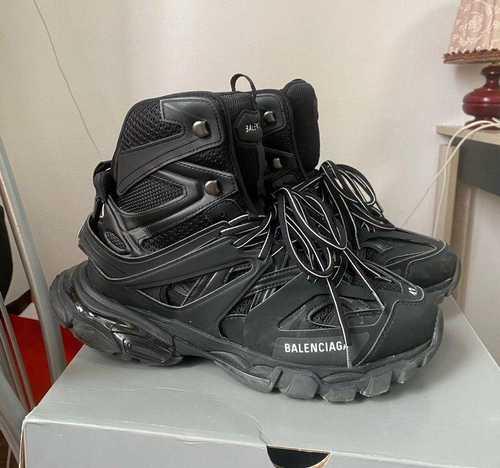 Balenciaga track 1