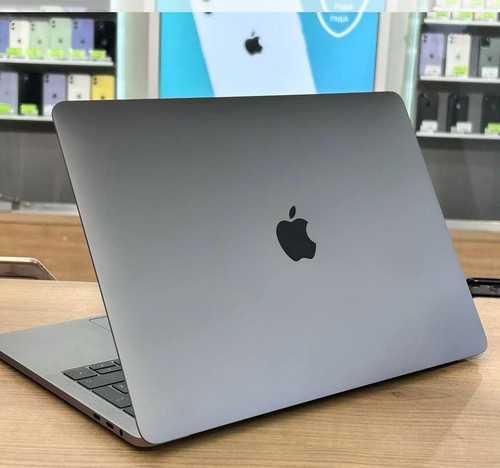 MacBook Pro 13 (2017), 8/256 гб