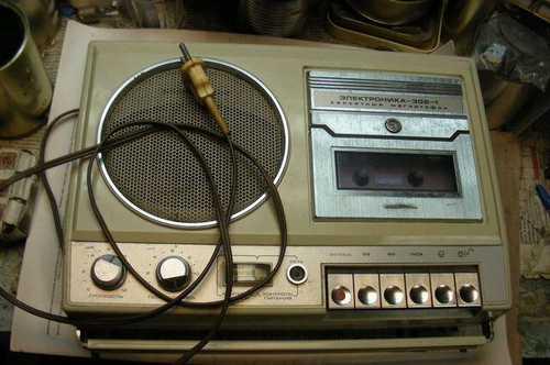 Магнитофон Электроника 302-1 с кассетами