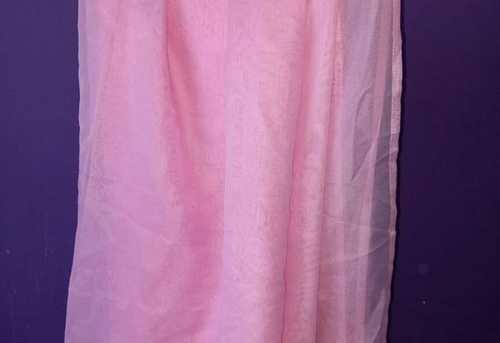 Ярко-розовая юбка на президиум