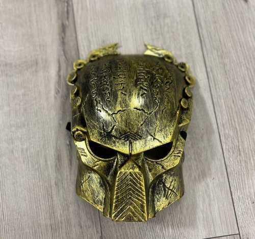 Маска хищника predator