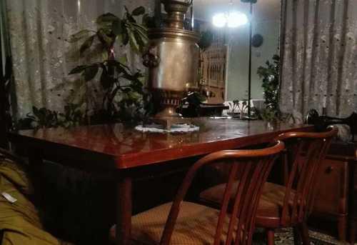 Старинный стол и два стула Шуман