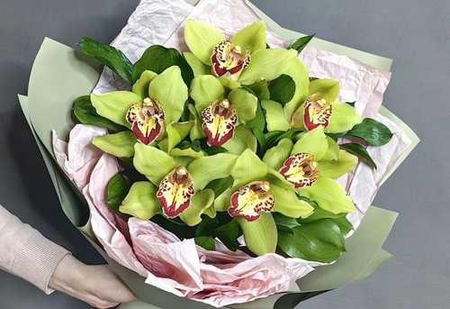 Букет с орхидеями