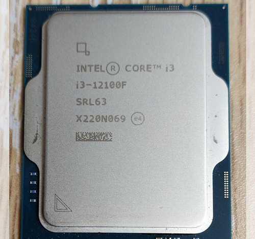 Процессор intel core i3 12100f