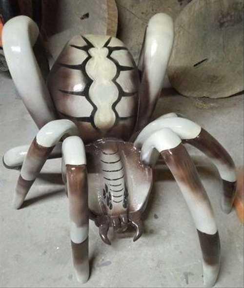 Скульптура паук
