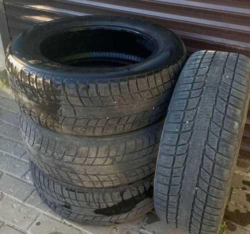 Triangle TR777 235/60 R18 103H