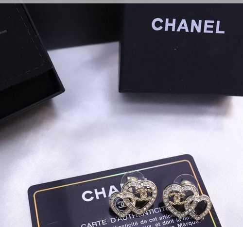 Серьги в стиле Chanel