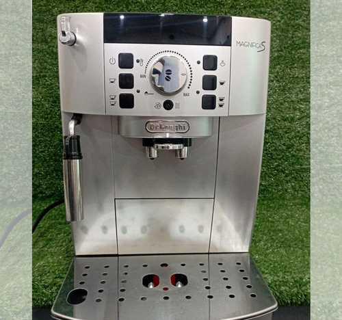 Кофемашина delonghi magnifica s