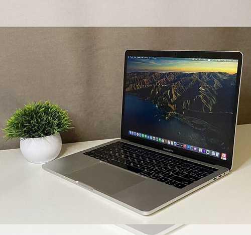 Apple macbook pro 13 2017 с touchbar i7/8gb/256gb