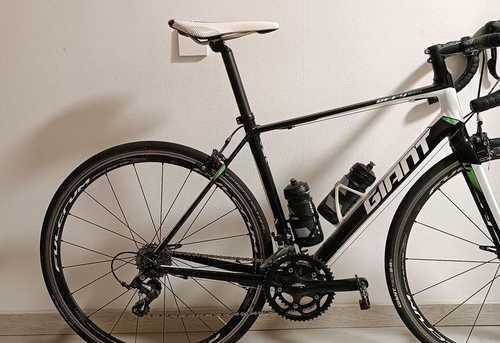 Шоссейный велосипед Giant defy 3