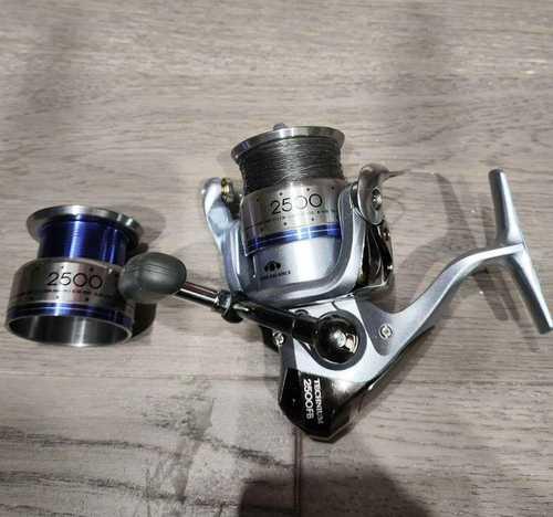 Катушка Shimano technium 2500 fb