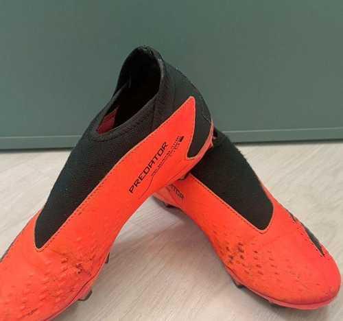 Футбольные бутсы adidas predator